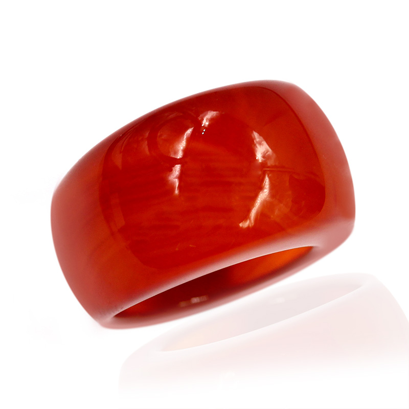 Statement Ring van gedurfde rode agaat, modern ontwerp